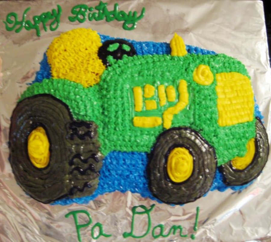John Deere Tractor Cake - CakeCentral.com