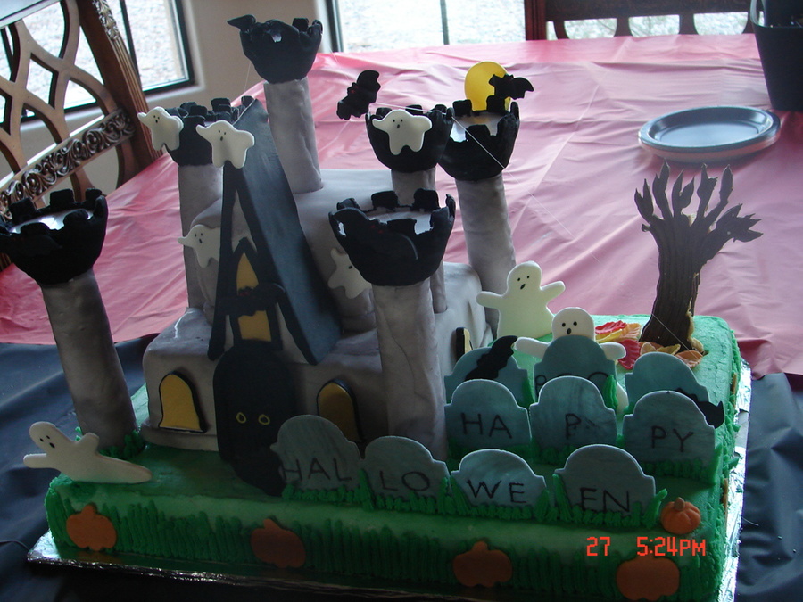 Haunted Castle Cake - CakeCentral.com