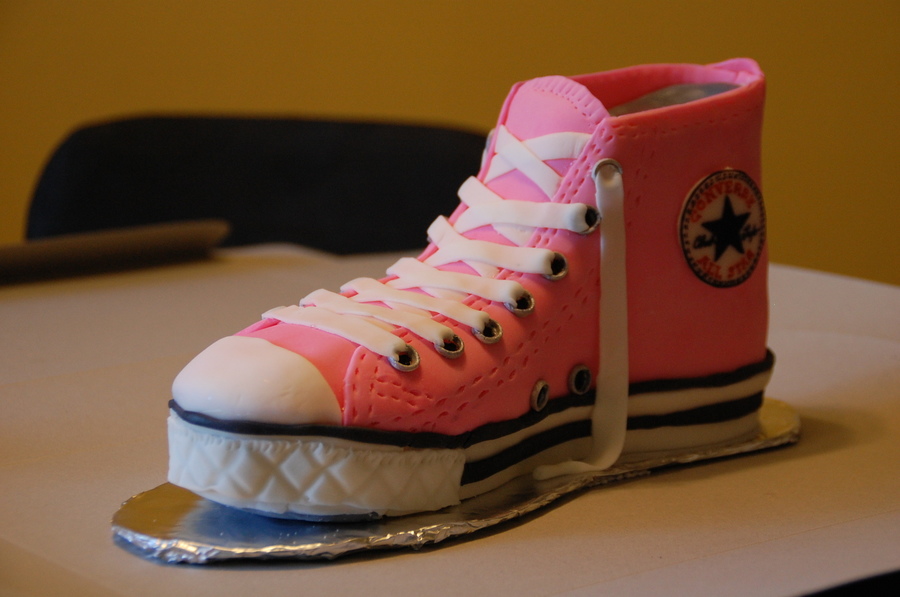 Converse All-Star Cake - CakeCentral.com
