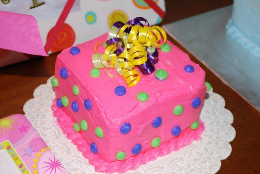 Present Cake - CakeCentral.com