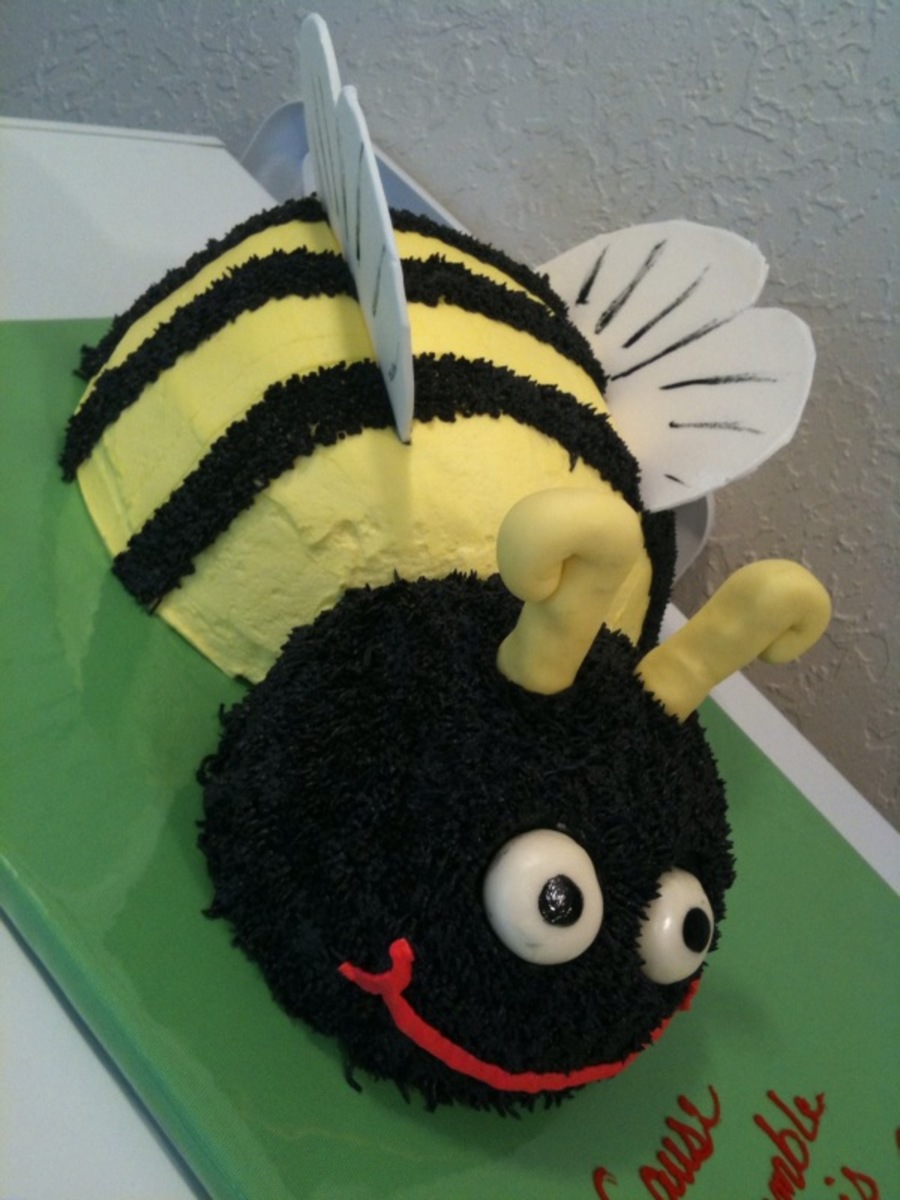 Bumble Bee Cake - CakeCentral.com