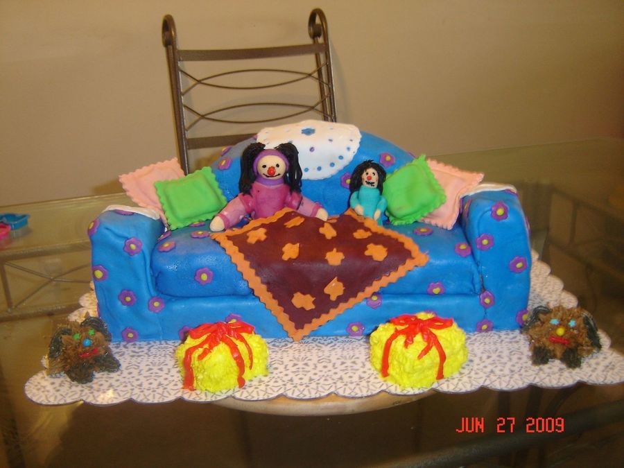 Big Comfy Couch - CakeCentral.com