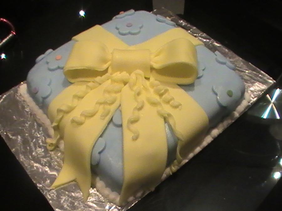 Present Cake - CakeCentral.com