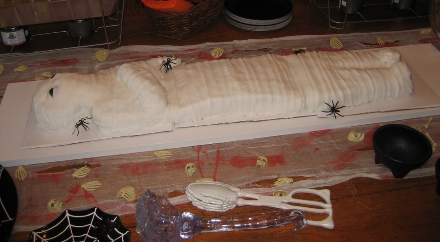 Mummy Cake - CakeCentral.com
