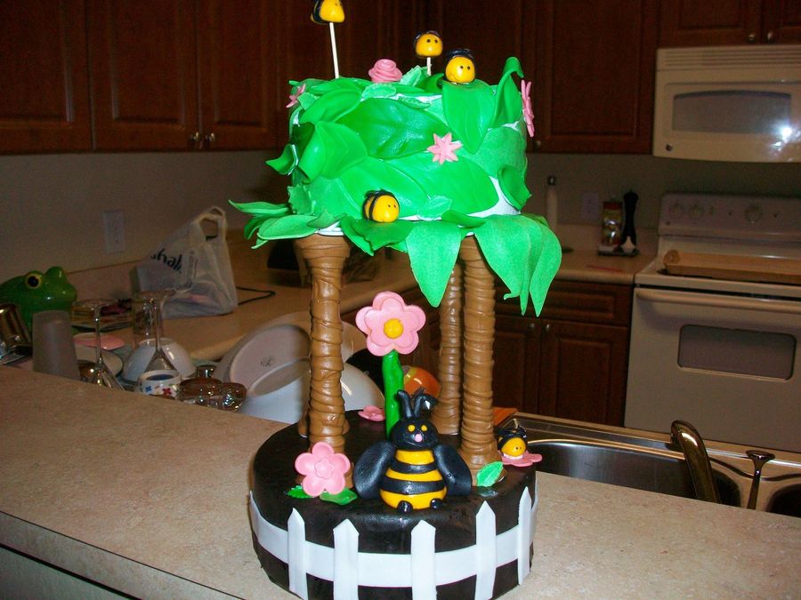 Bee Cake - CakeCentral.com