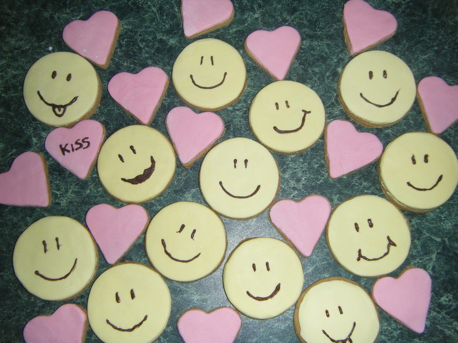 Smiley Cookies - CakeCentral.com