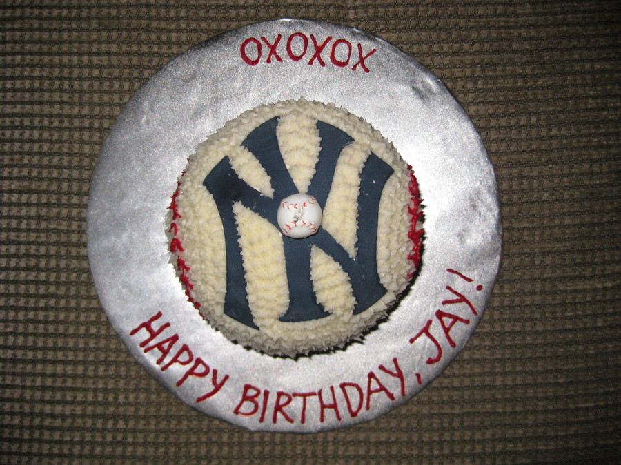 New York Yankees Cake - CakeCentral.com