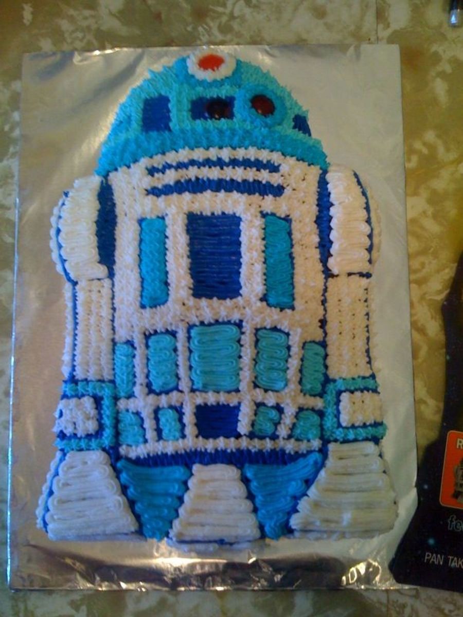 R2D2 Cake - CakeCentral.com