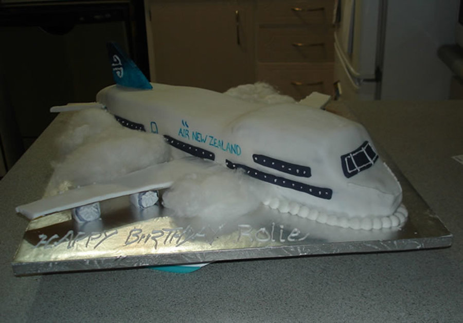 Air Plane Cake - CakeCentral.com
