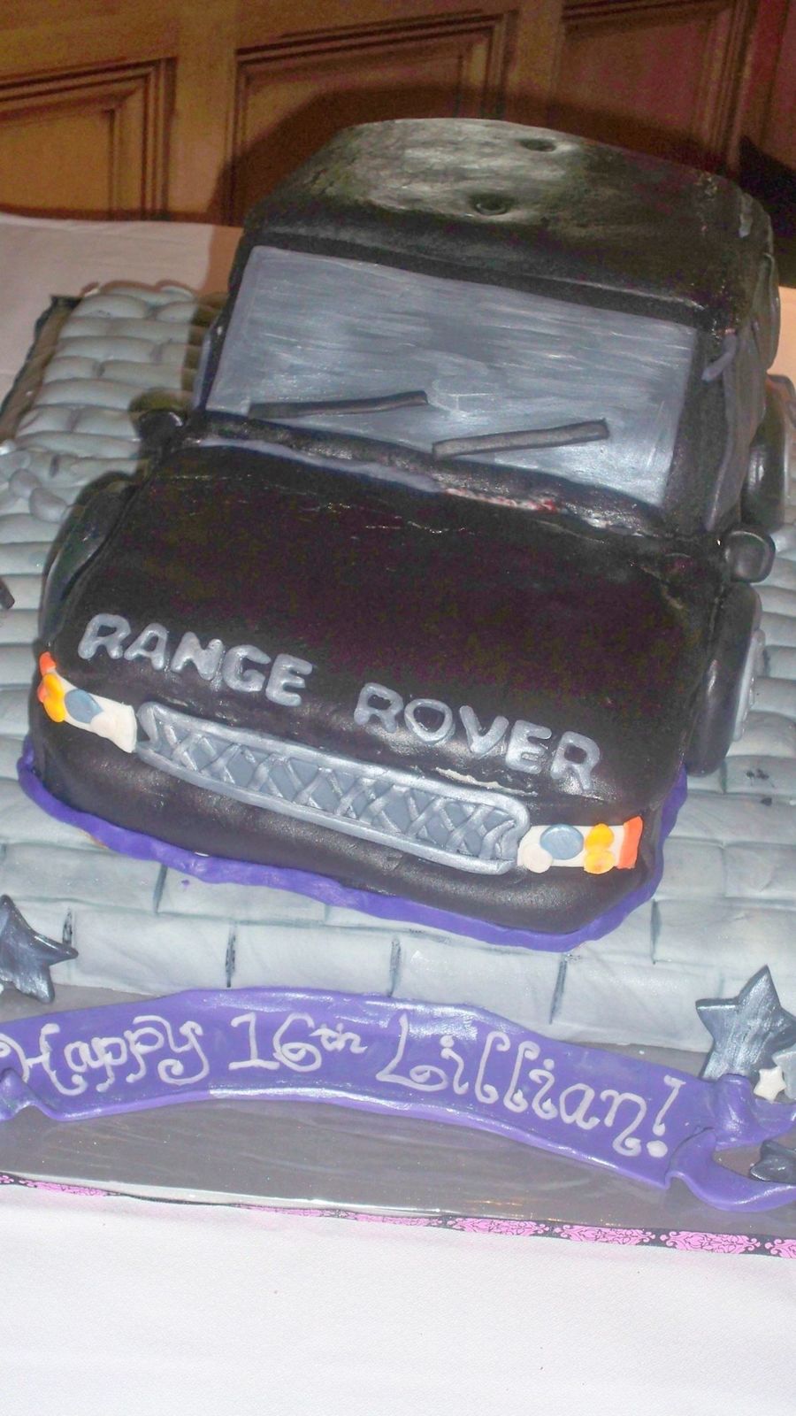 Range Rover Cake - CakeCentral.com