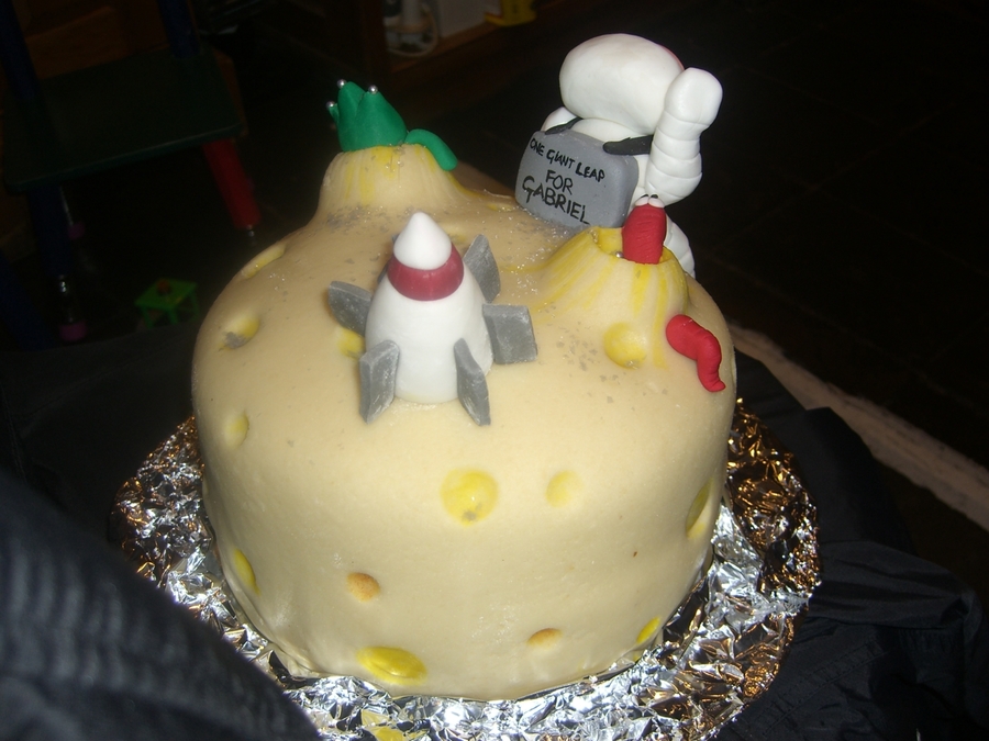Spaceman Cake - CakeCentral.com