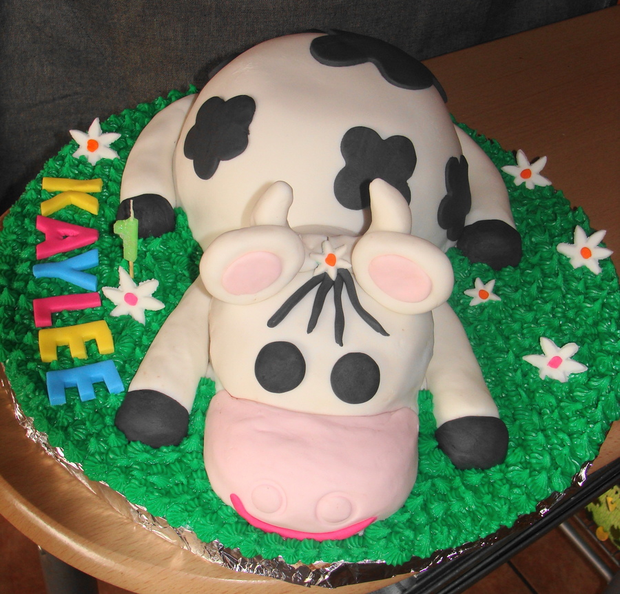 Cow Cake - CakeCentral.com