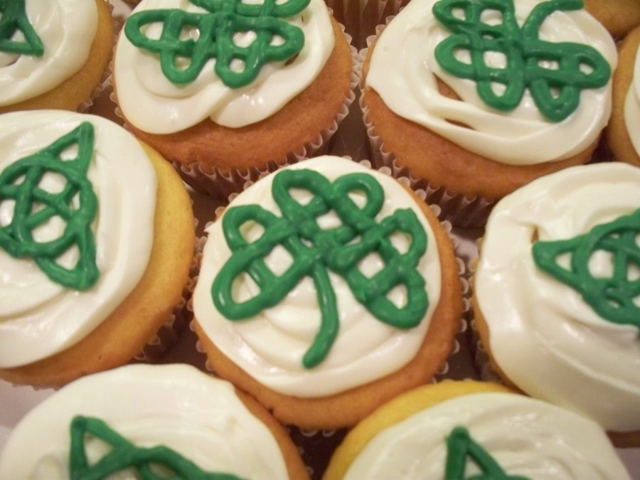 Celtic Knot Cupcakes - CakeCentral.com