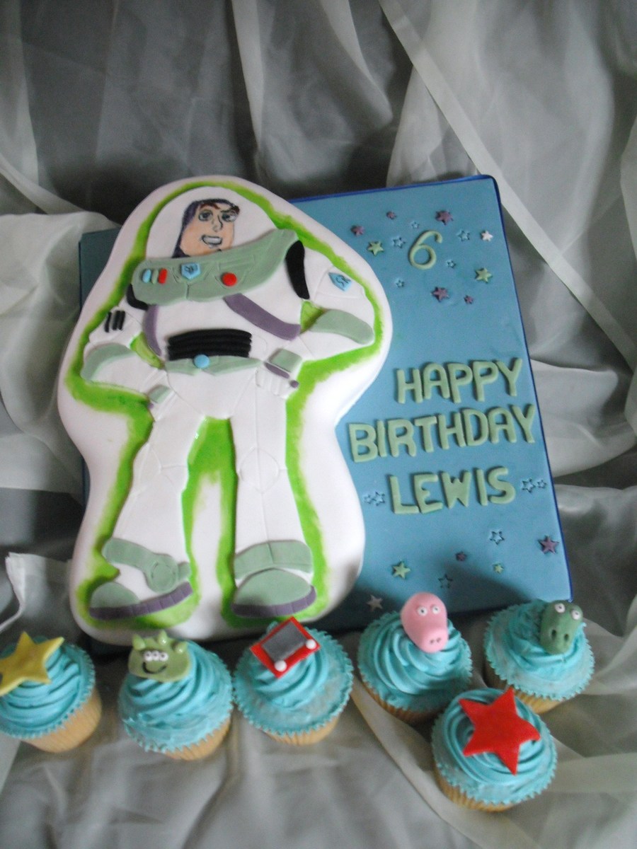 Buzz Lightyear Cake - CakeCentral.com
