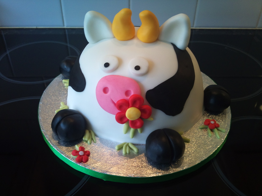 Cow - CakeCentral.com