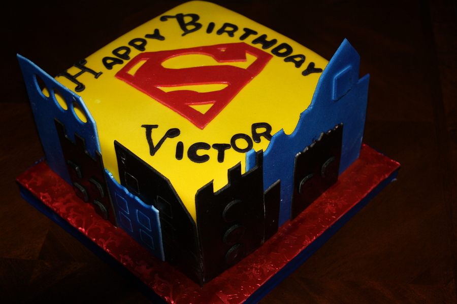 Superman Cake - CakeCentral.com