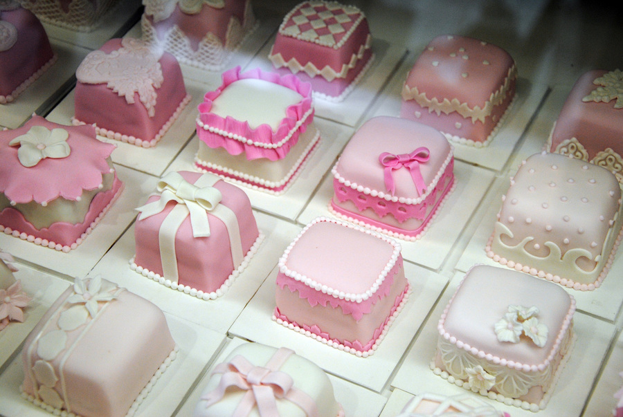 Pink White Mini Cakes - CakeCentral.com