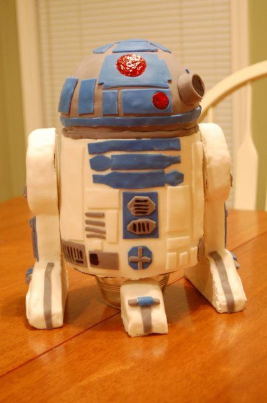 3D R2-D2 Cake - CakeCentral.com