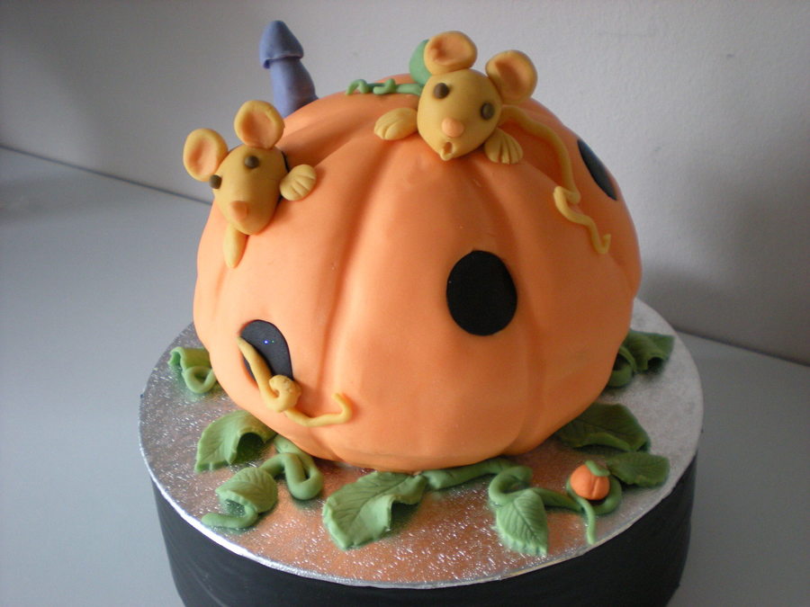 Halloween Mice - CakeCentral.com