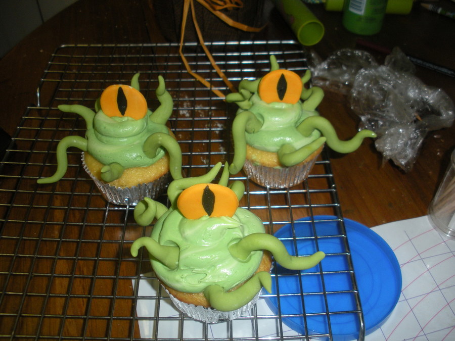 Alien Cupcakes - CakeCentral.com