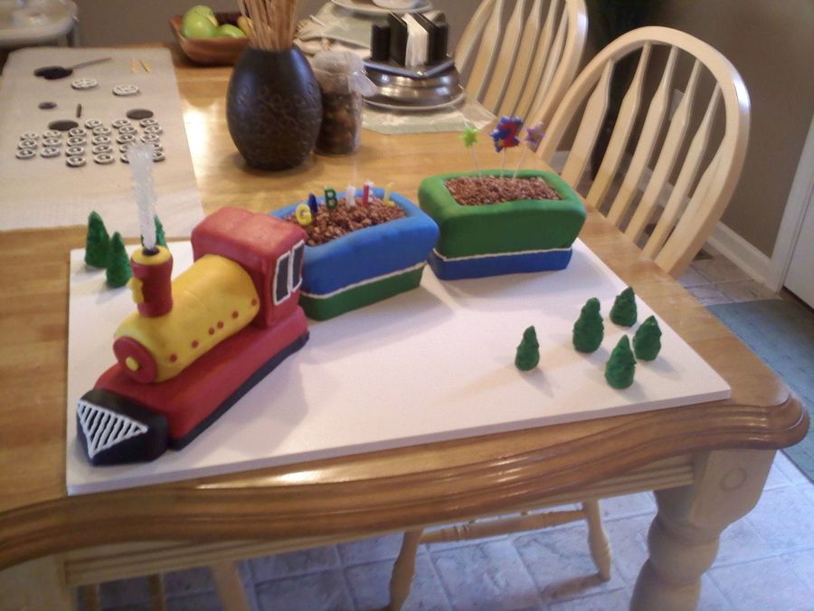 Train Cake - CakeCentral.com