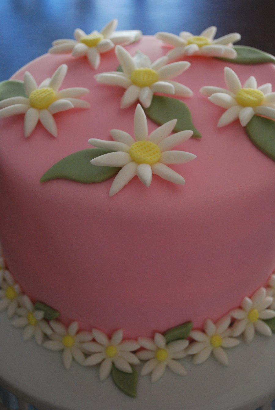 Pink Daisy Cake - CakeCentral.com