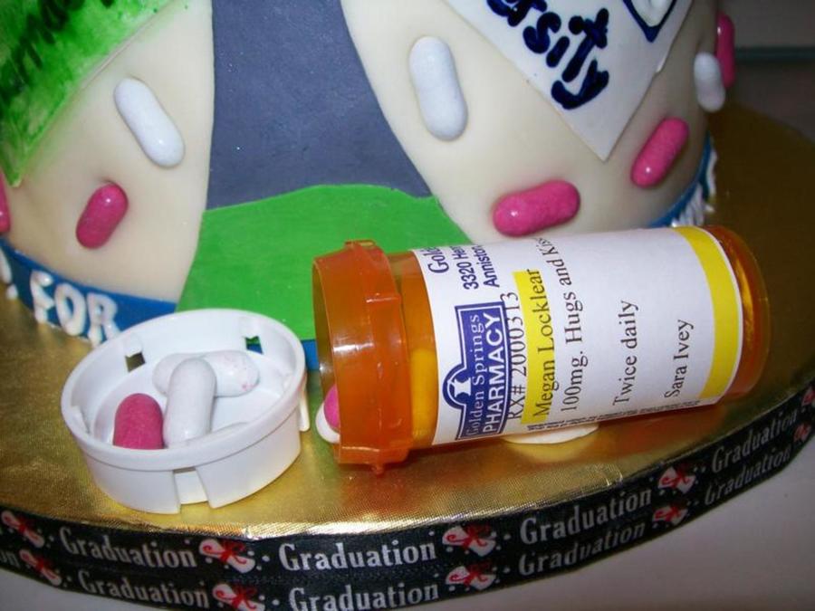 Pharmacy Student - Pharmacist Graduation Cake - CakeCentral.com