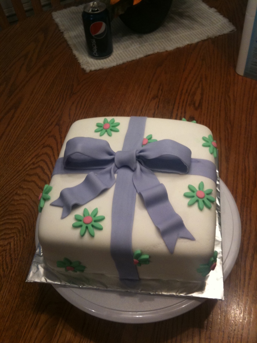 Present Cake. - CakeCentral.com