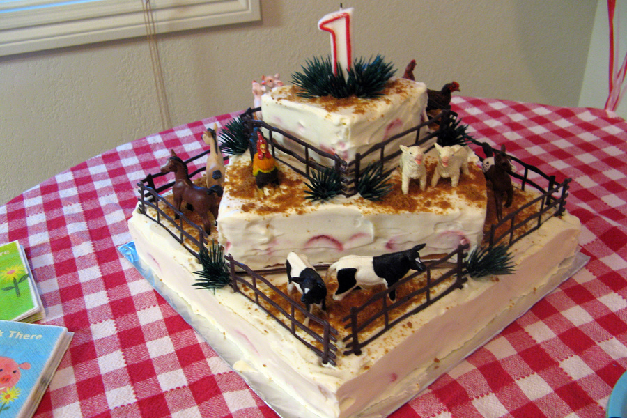 Farmyard Birthday Cake - CakeCentral.com