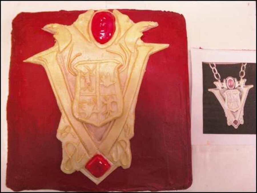 Twilight Volturi Family Crest - CakeCentral.com