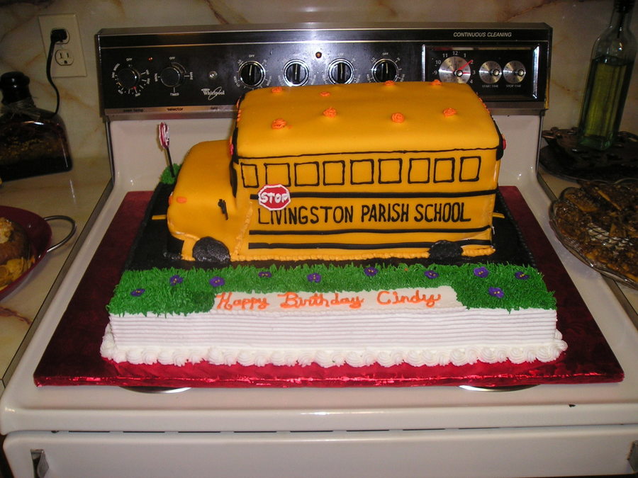 School Bus Cake - CakeCentral.com