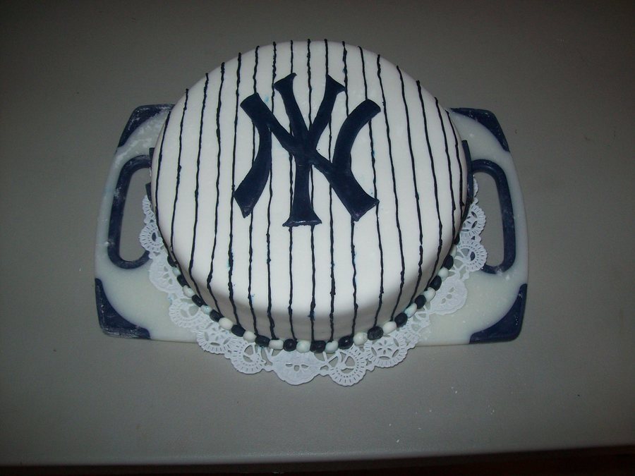 Yankees Birthday Cake - CakeCentral.com