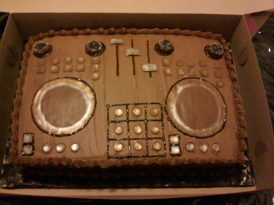 Dj Turntable Cake - CakeCentral.com