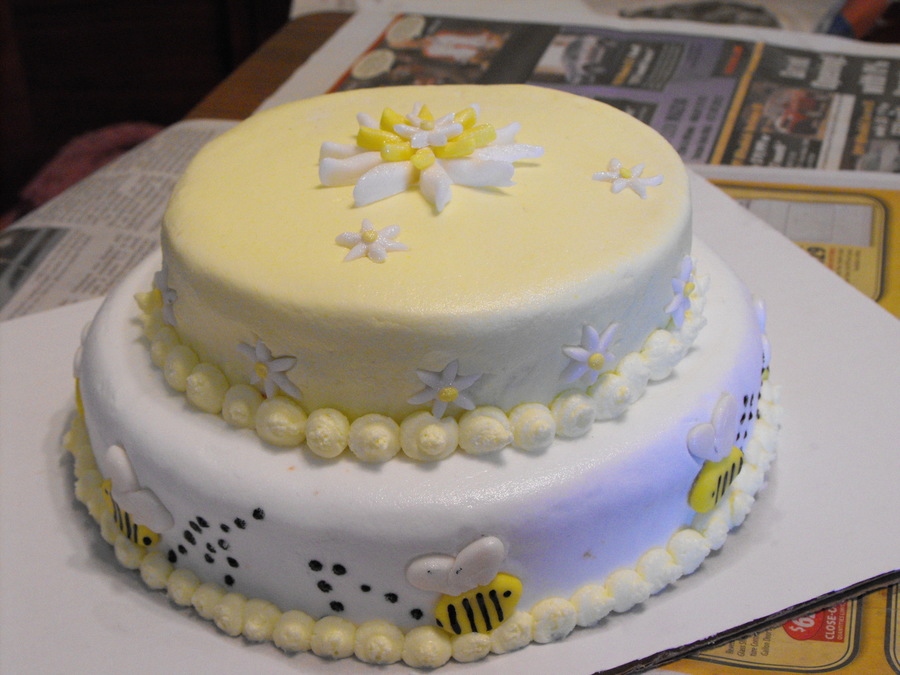 Bumblebee Cake - CakeCentral.com