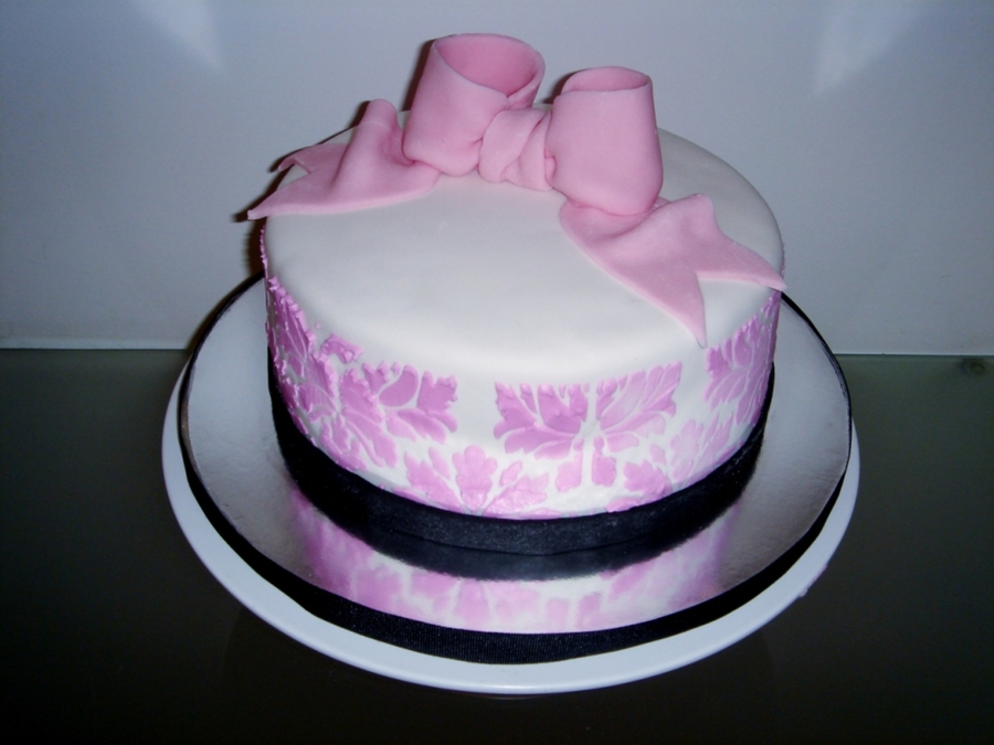 Damask Stencil - CakeCentral.com
