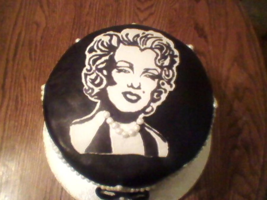 Marilyn Monroe Cake - CakeCentral.com