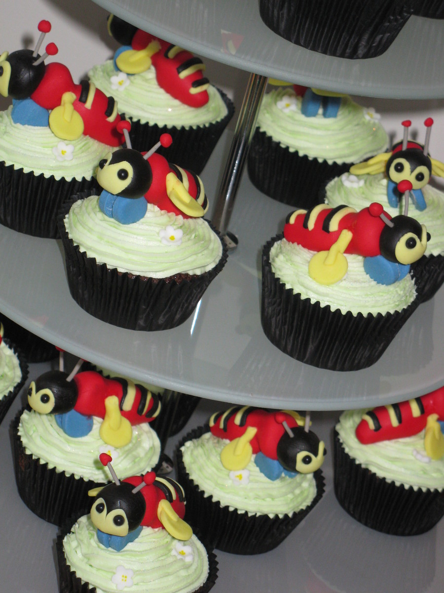 Buzzy Bee Cupcakes - CakeCentral.com
