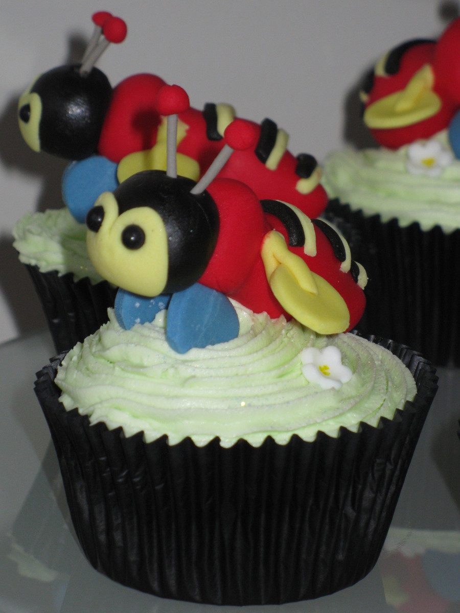 Buzzy Bee Cupcakes - CakeCentral.com