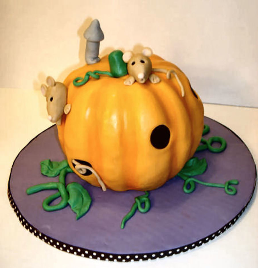 Mouse House - CakeCentral.com