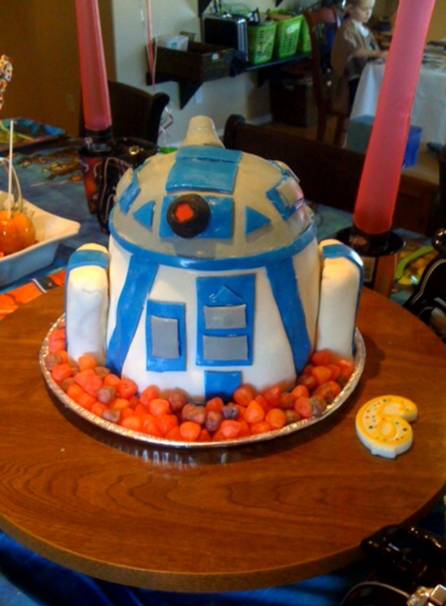 R2D2 Birthday Cake - CakeCentral.com