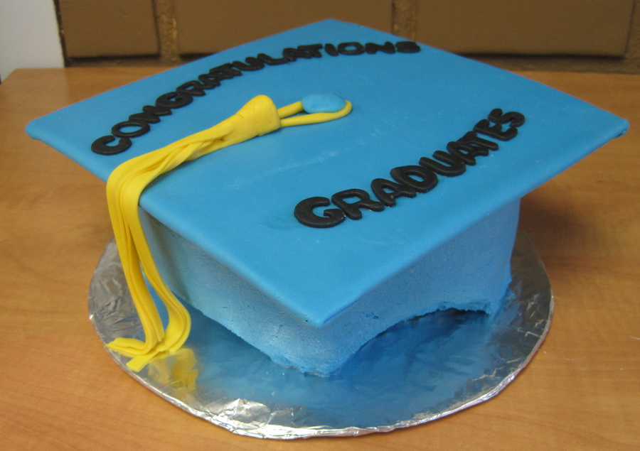 Graduation Hat Cake - CakeCentral.com