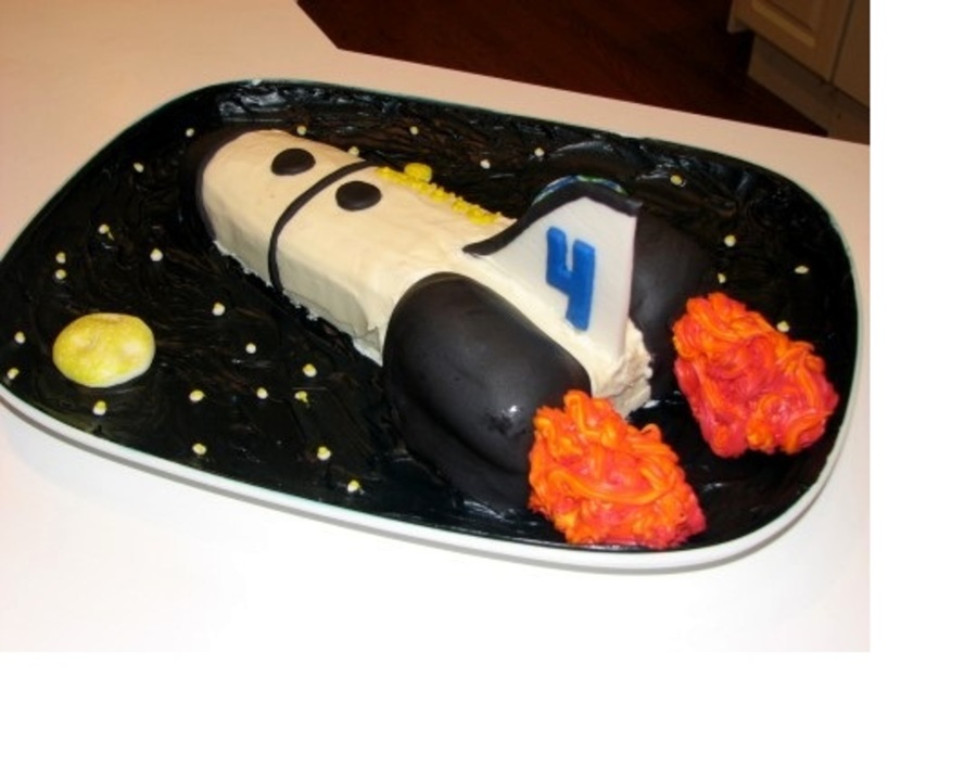 Space Ship - CakeCentral.com