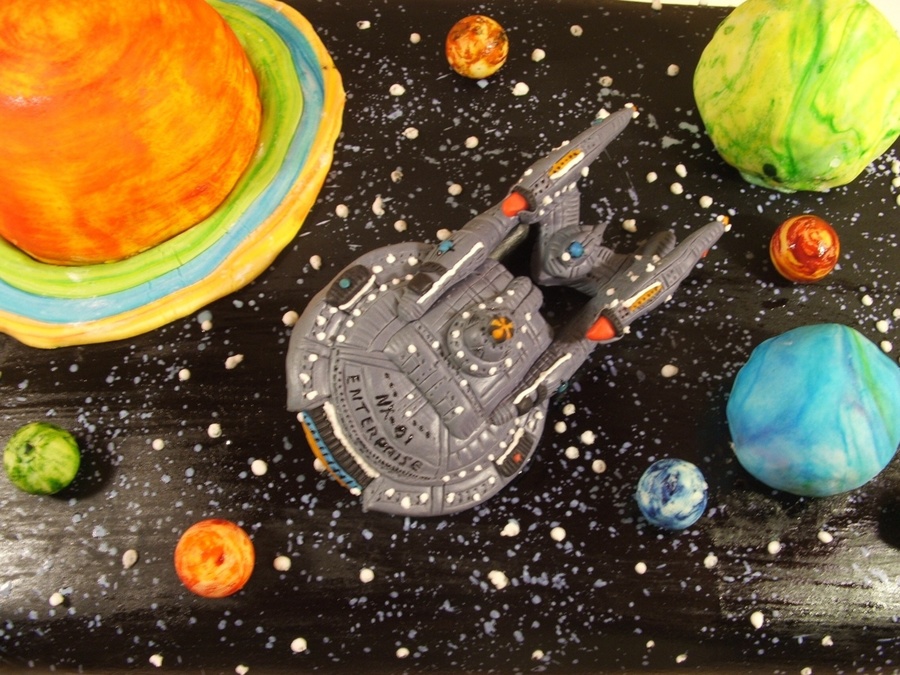 Star Trek Cake - CakeCentral.com