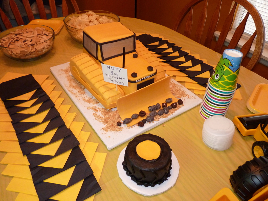 Caterpillar Bulldozer Birthday Cake - CakeCentral.com