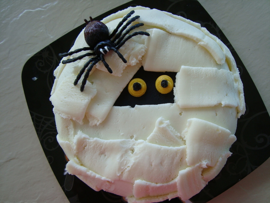 Mummy Cake - CakeCentral.com