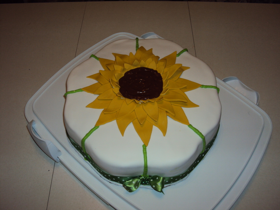 Sunflower Cake - CakeCentral.com