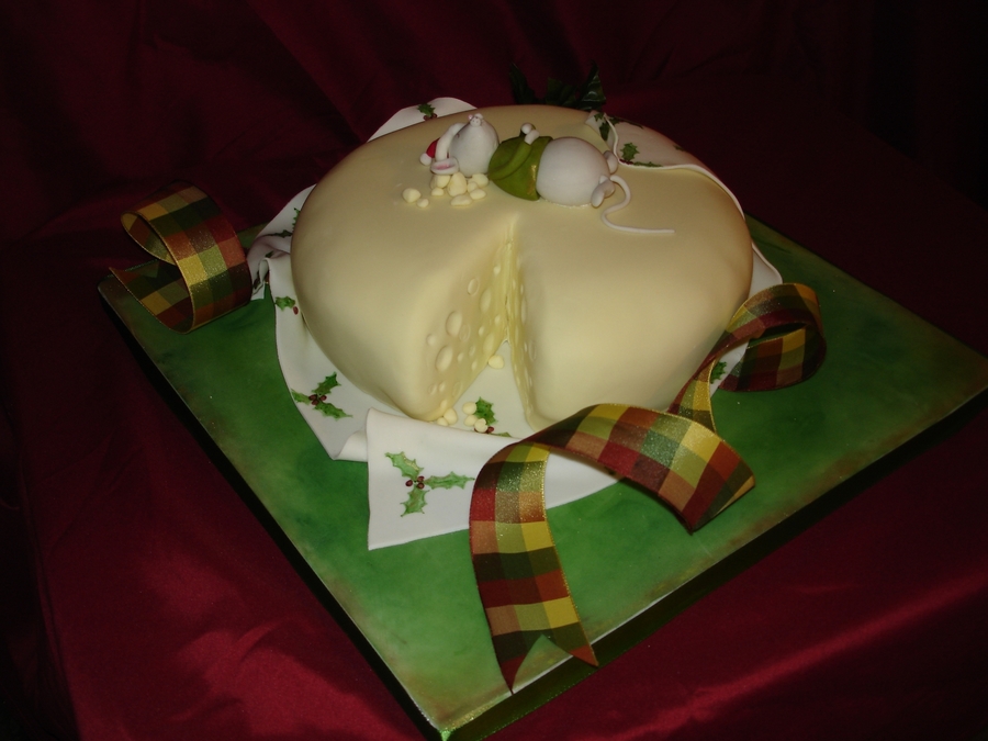 Fat Mouse Christmas Cake - CakeCentral.com