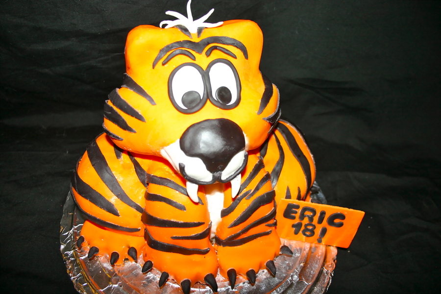 Tiger Fondant Cake - CakeCentral.com
