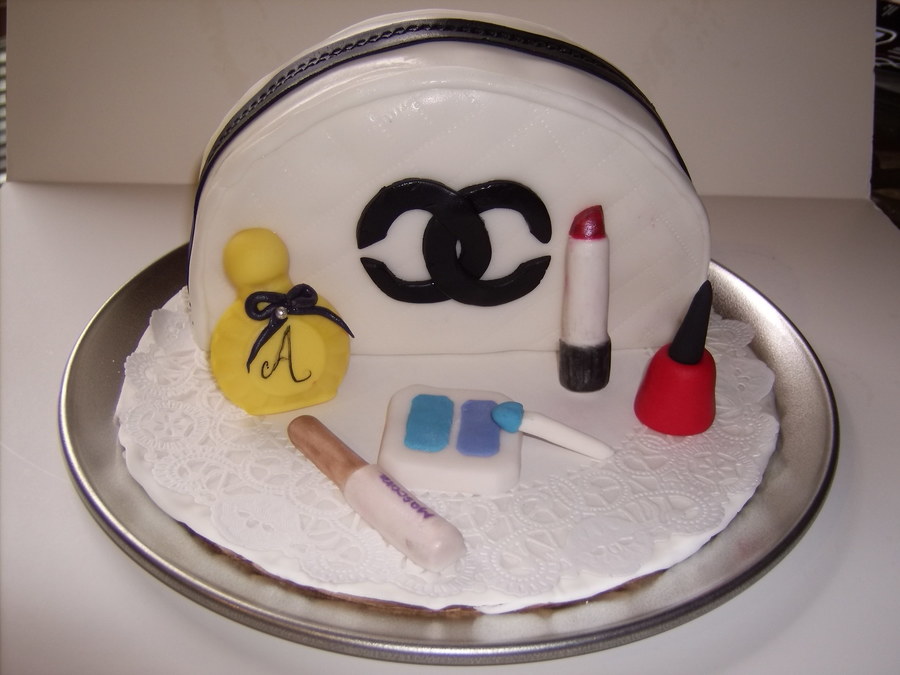 Cosmetic Bag - CakeCentral.com