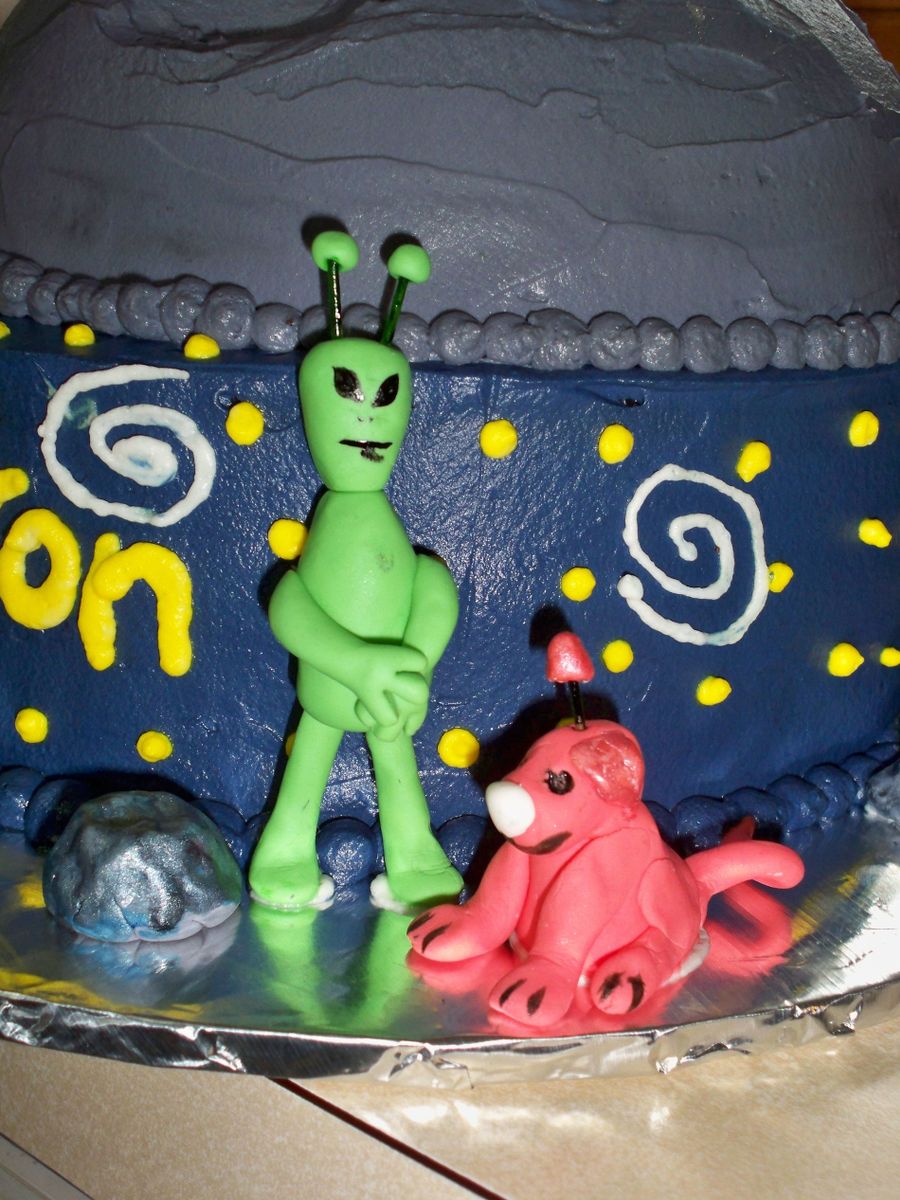 Alien Birthday Cake - CakeCentral.com